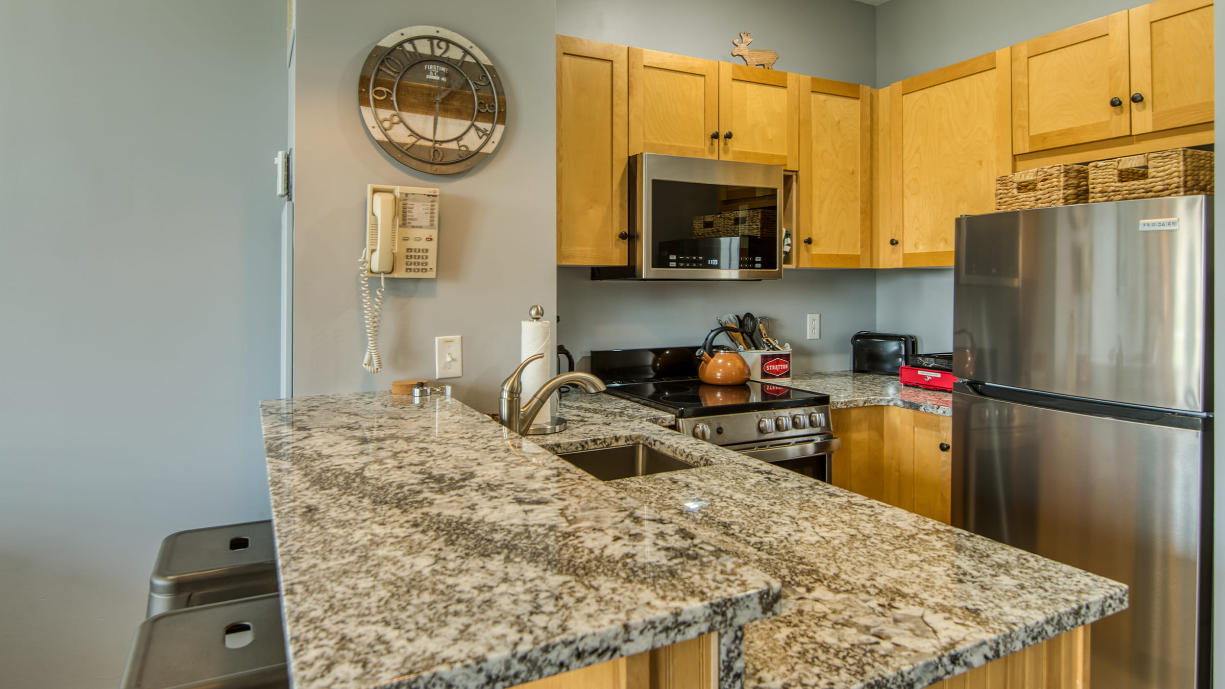 Hotels & Vacation Rentals | Long Trail House | Stratton Resort